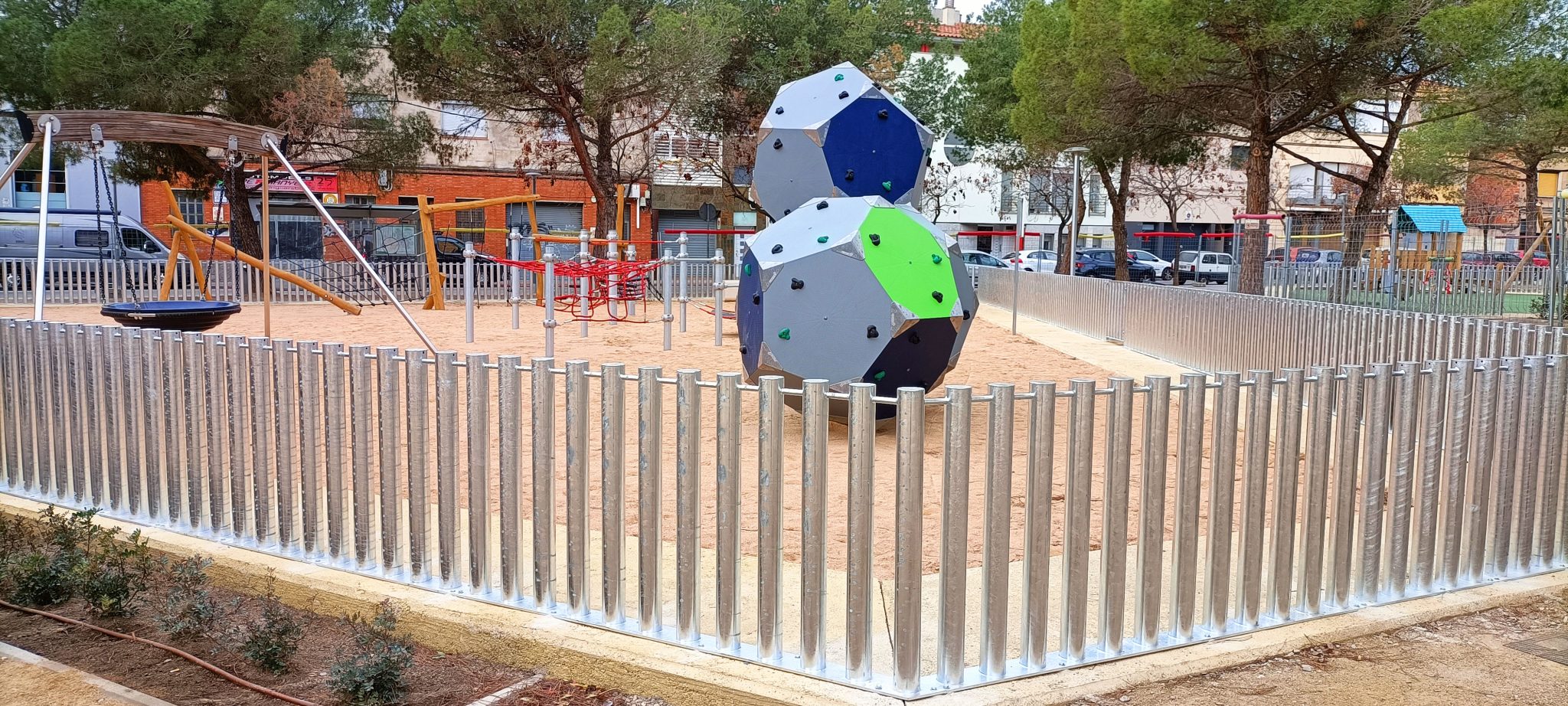 Nueva intalación de vallas para parques infantiles - ADO Blog